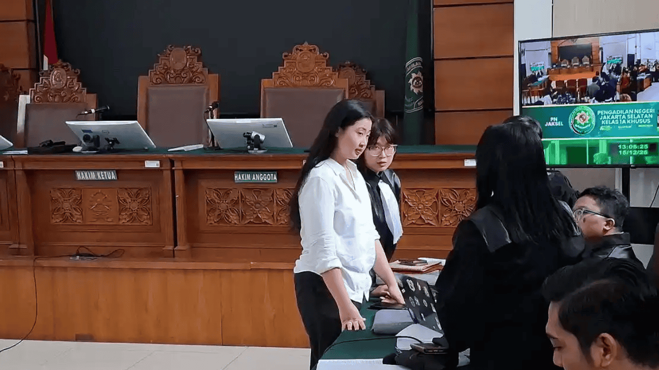 Ditanya Hakim Kenapa Pakai Bahasa Inggris, Laras Faizati Buka Alasan di ...